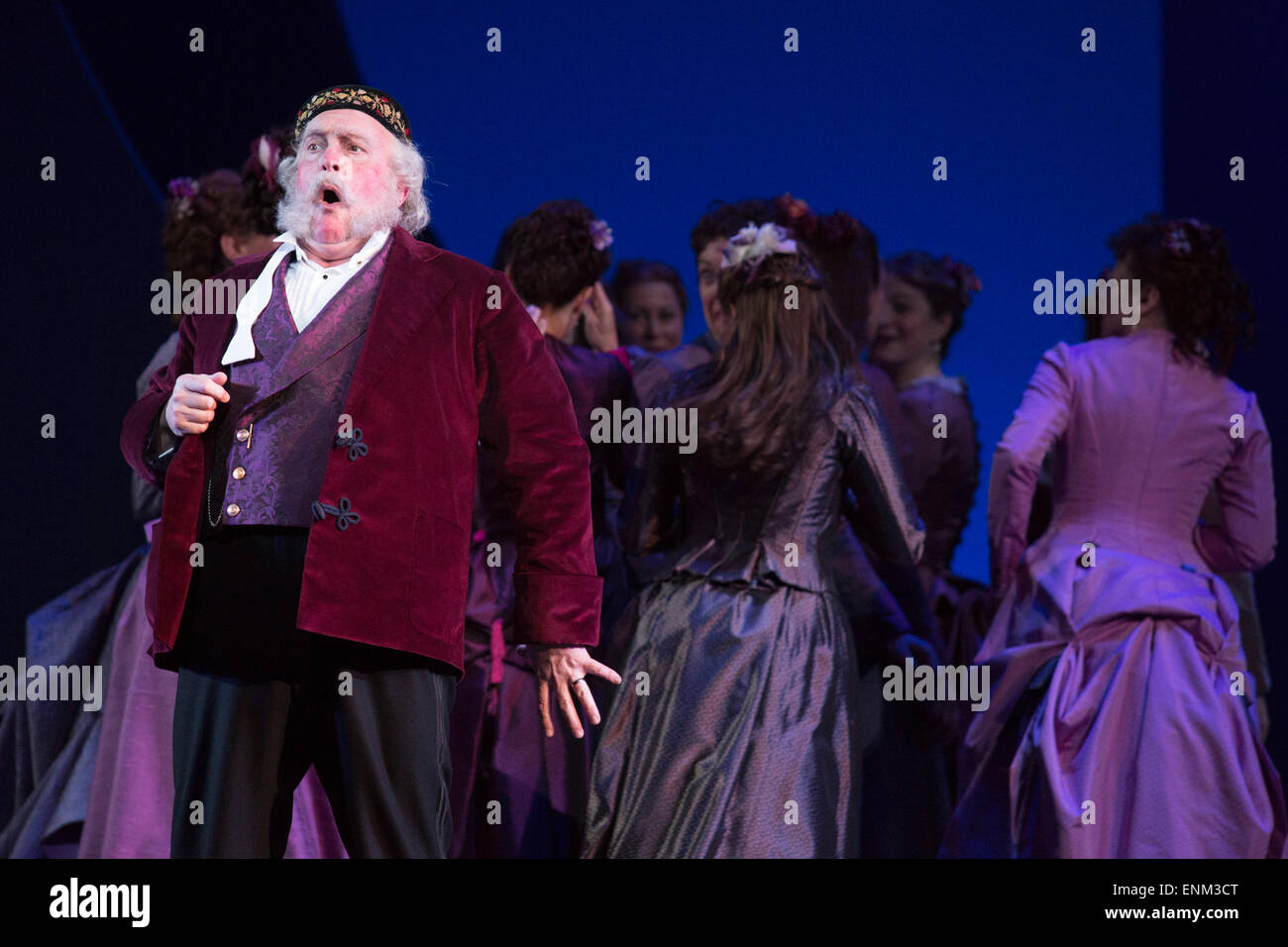 London, UK. 7 May 2015. Andrew Shore at the centre. Dress rehearsal of ...