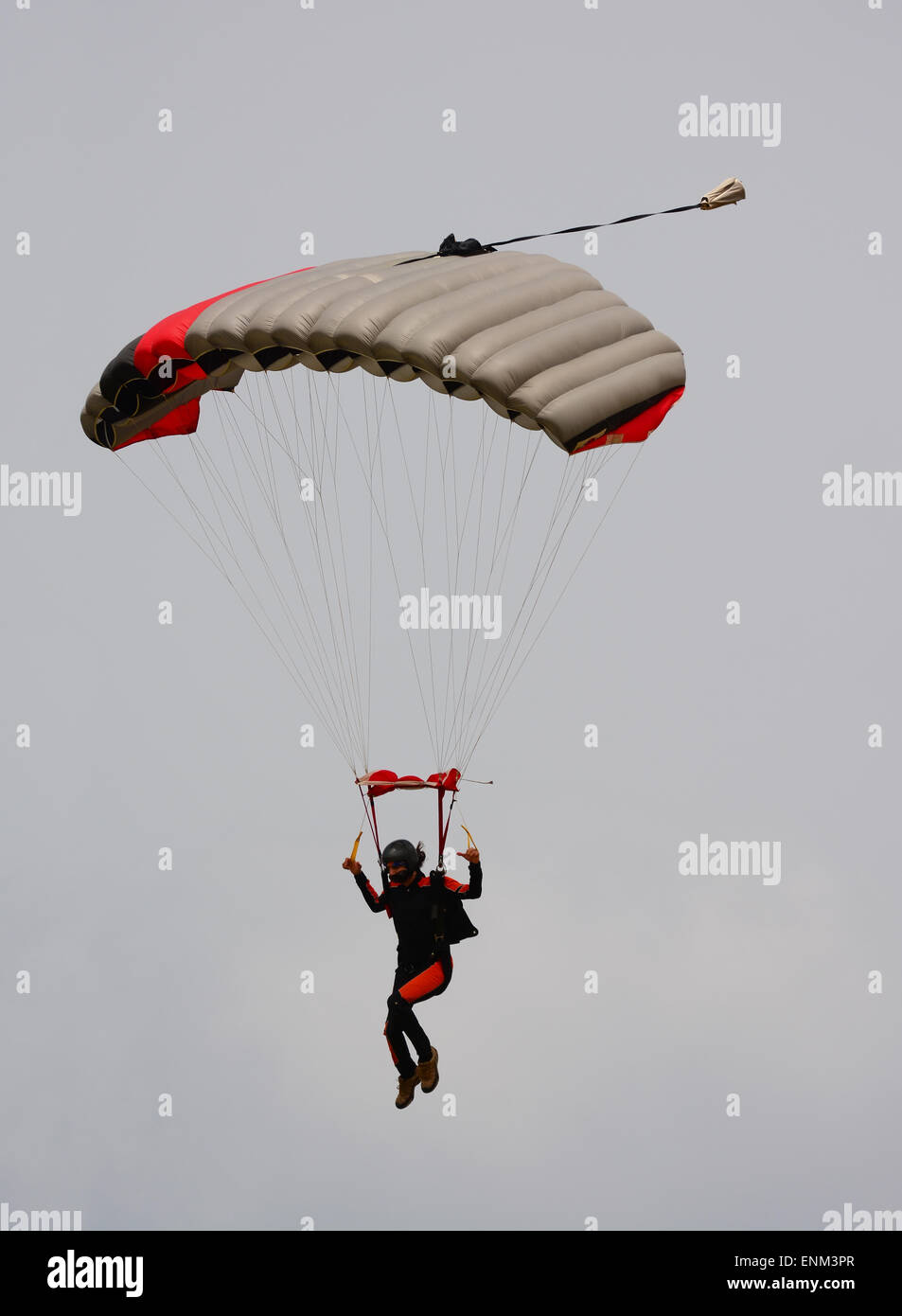 Skydiver landing hi-res stock photography and images - Alamy