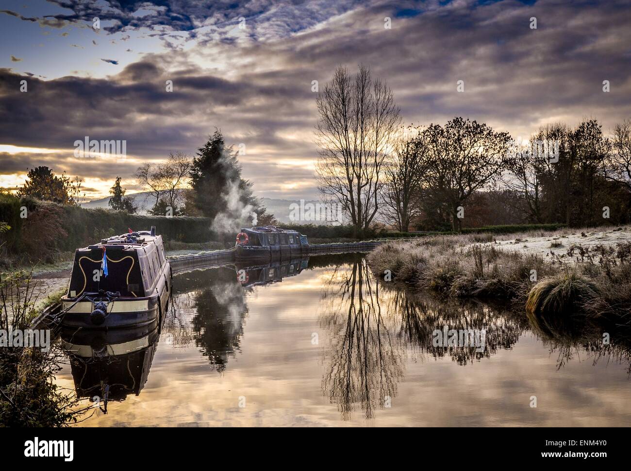Peak district uk dawn tree hi-res stock photography and images - Alamy