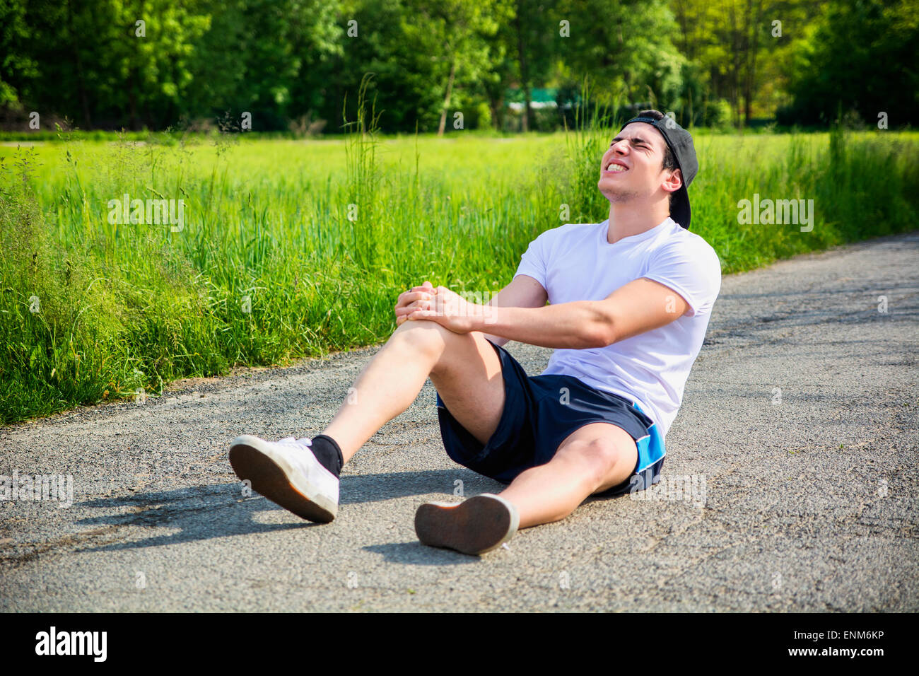 Running injury man hi-res stock photography and images - Alamy