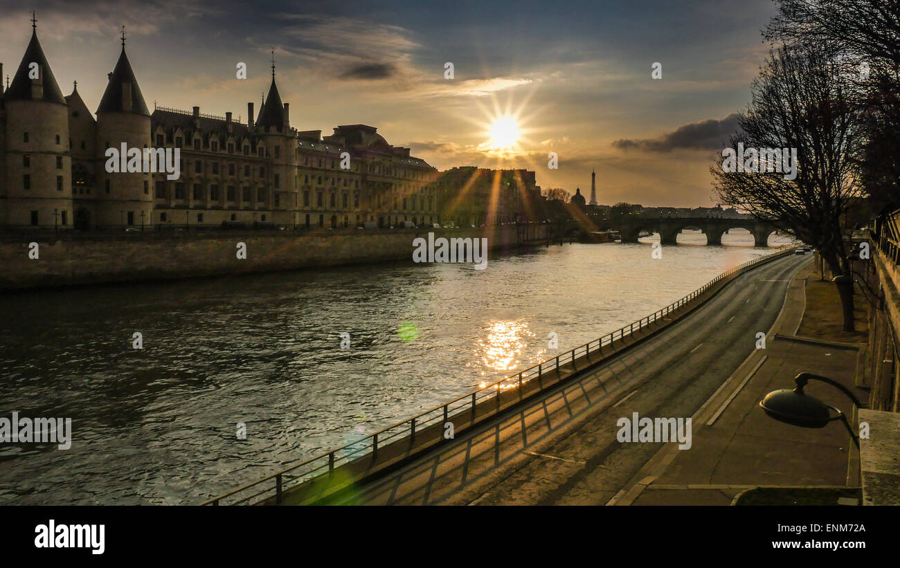 Paris time lapse hi-res stock photography and images - Alamy