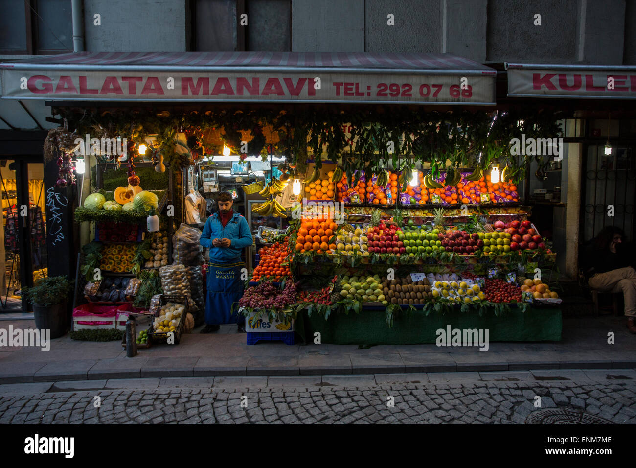 Produce stands hi-res stock photography and images - Alamy