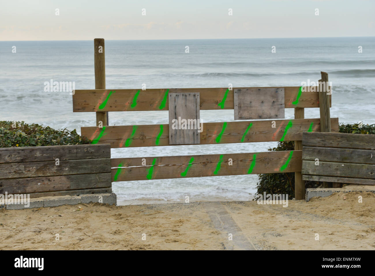 Wind protection beach hi-res stock photography and images - Alamy