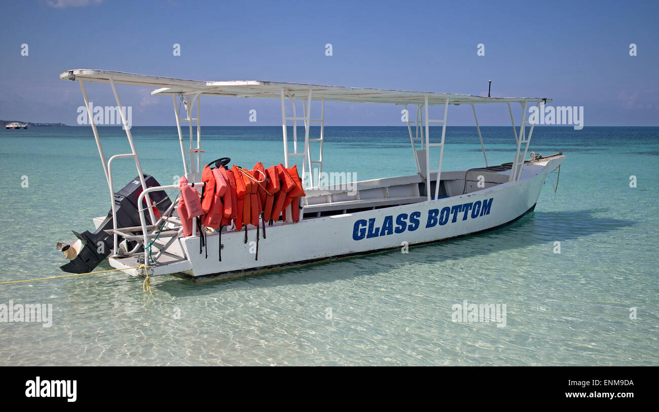 Glass bottom boat caribbean hi-res stock photography and images - Alamy