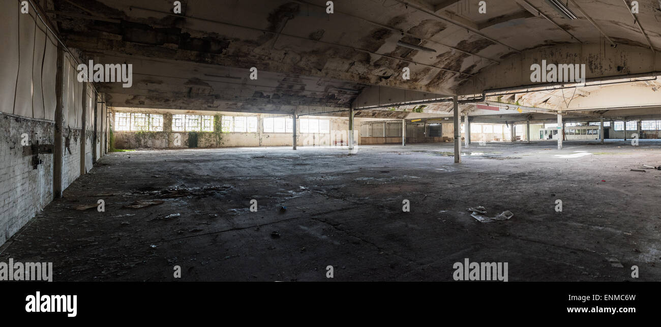Abandoned warehouse hi-res stock photography and images - Alamy