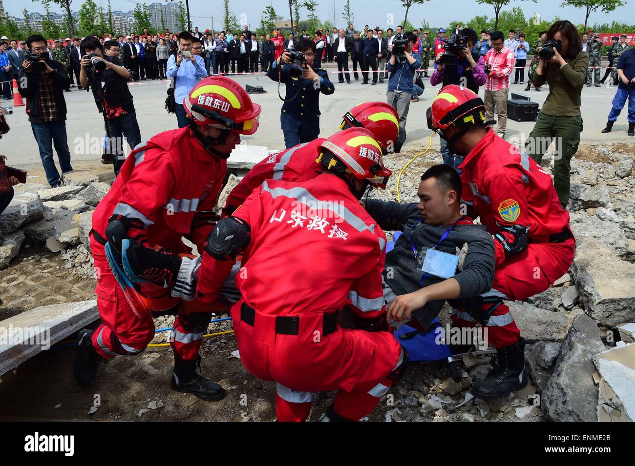 Evacuation of an injured person hi-res stock photography and images - Alamy