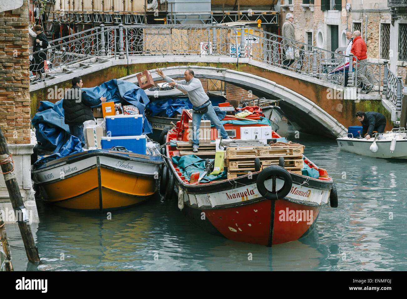 Deliveries by boat hi-res stock photography and images - Alamy