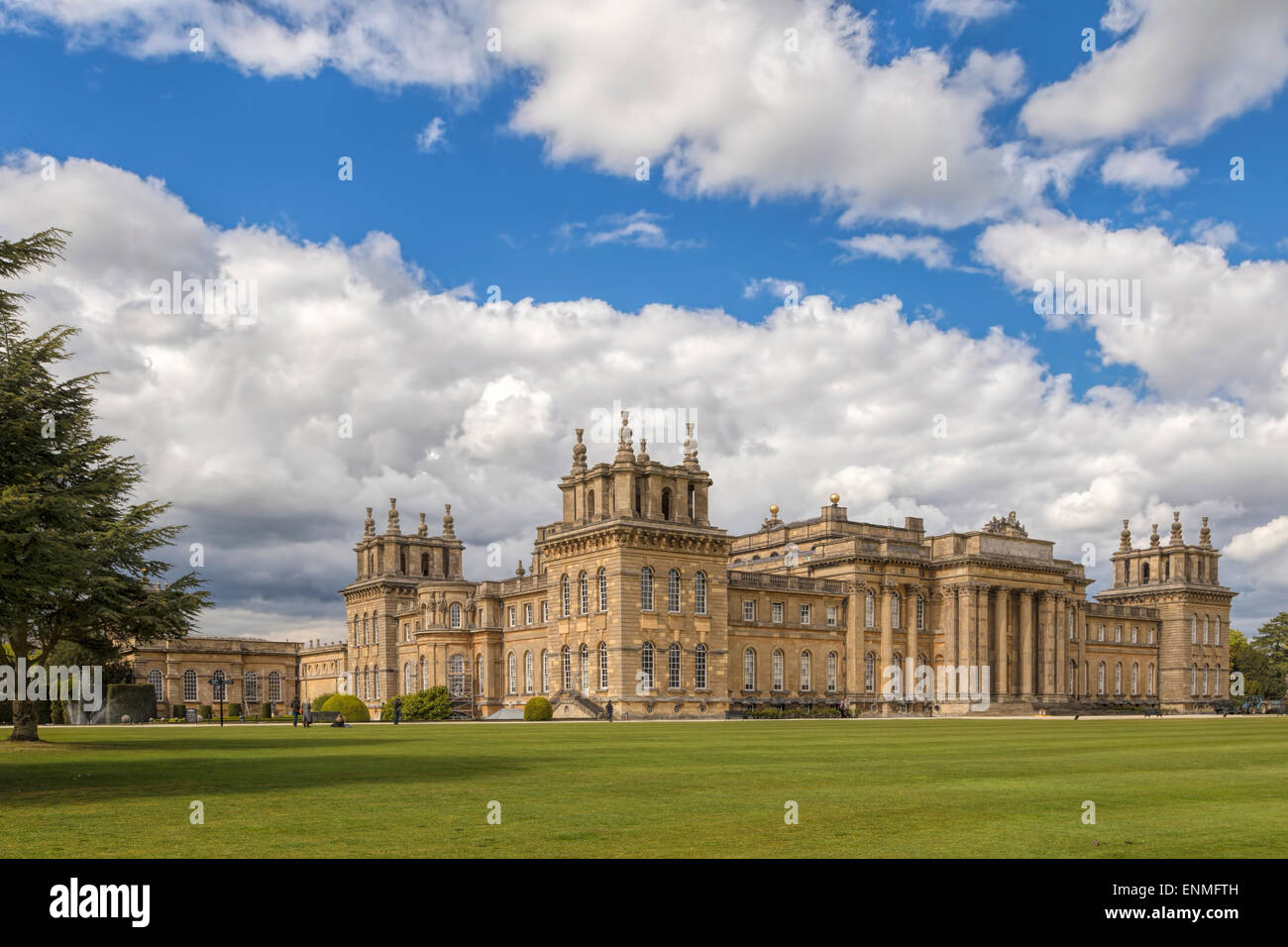 Imposing view on Blenheim Palace, the birthplace of Sir Winston ...