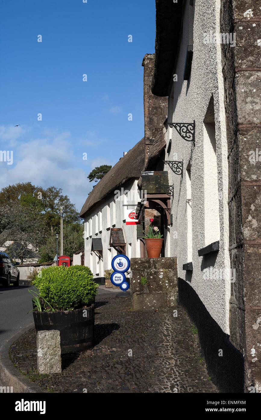 Cob and thatch cottages dunsford hi-res stock photography and images ...
