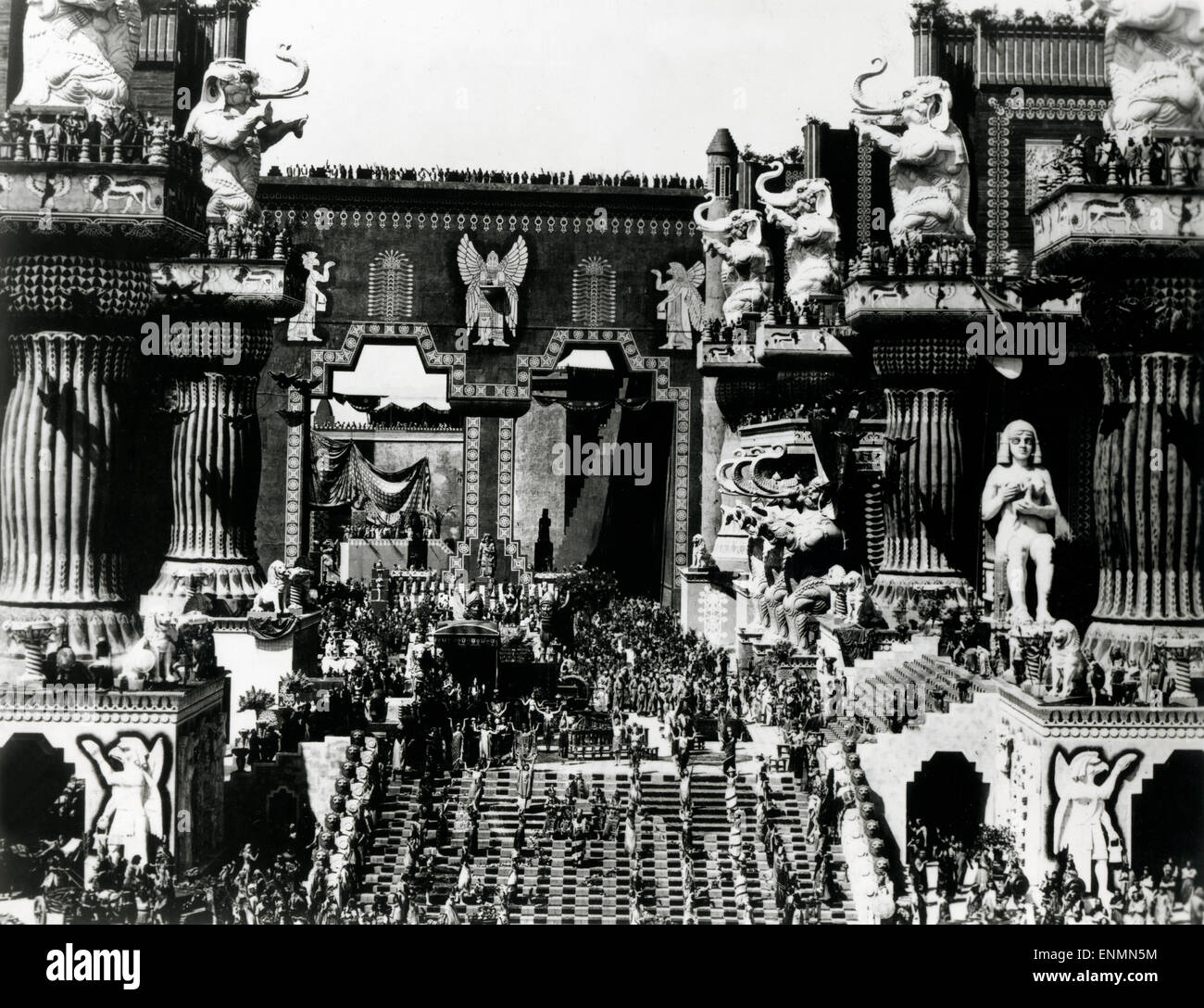 Intolerance, USA 1916, aka: Love's Struggle Throughout the Ages, Regie ...