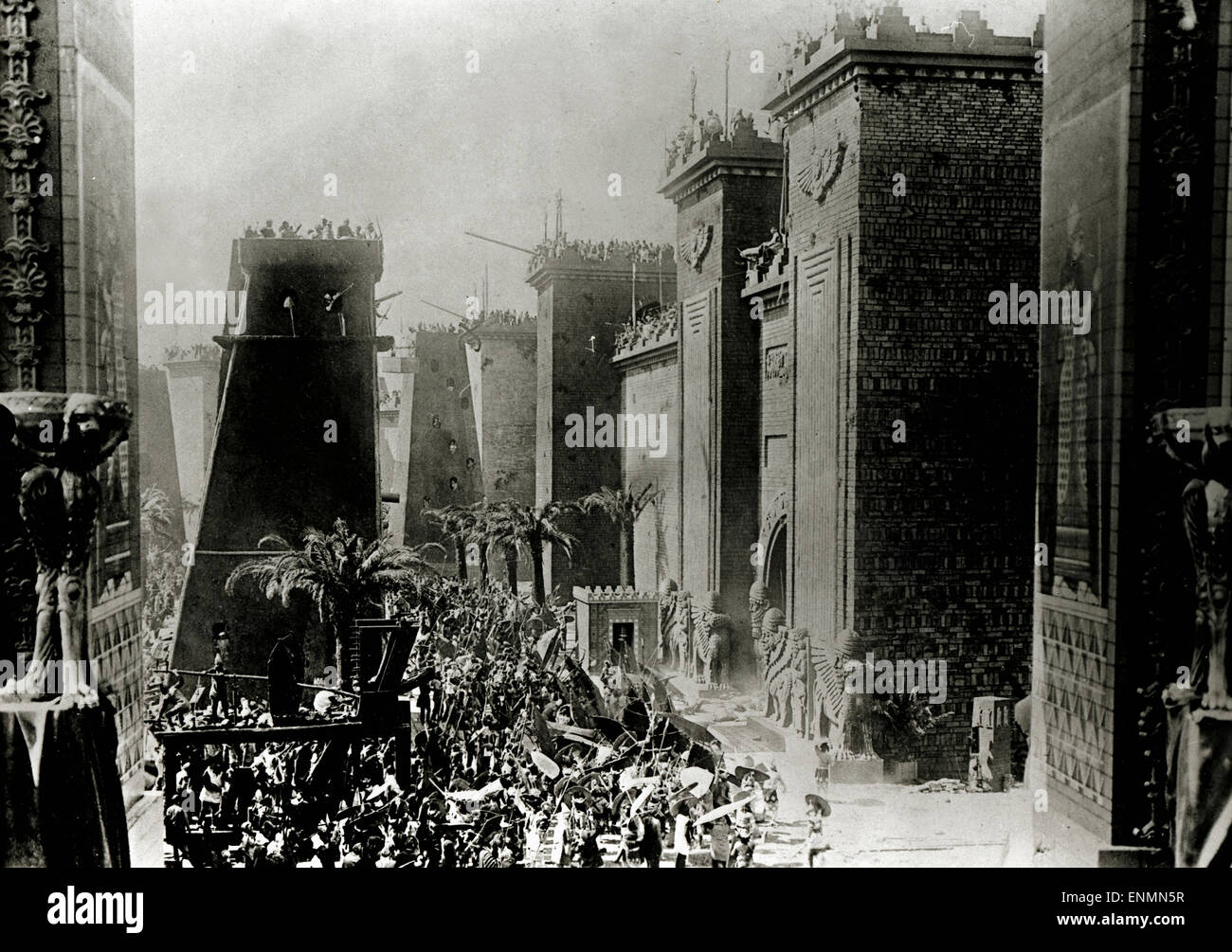 D.w. griffith intolerance (1916) hi-res stock photography and images ...