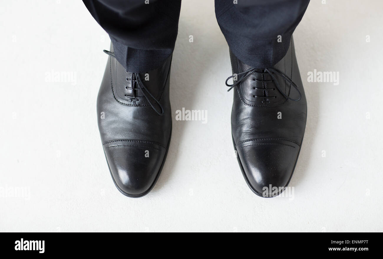 Man legs shoes feet hi-res stock photography and images - Alamy