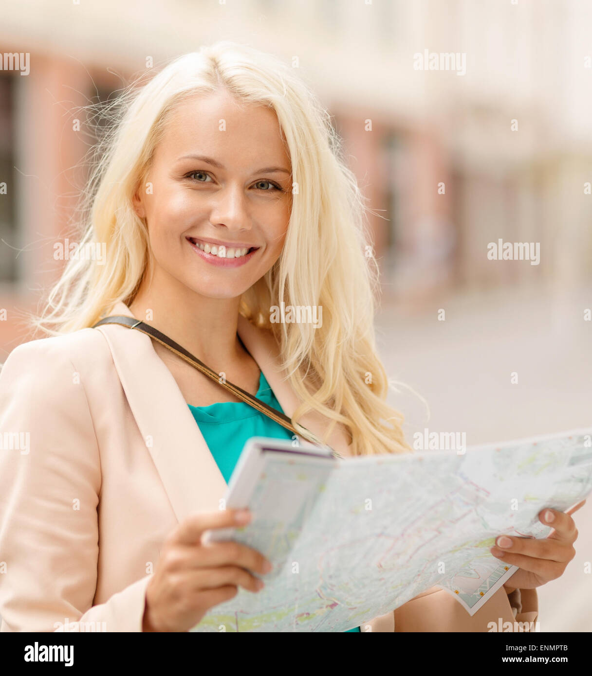 beautiful woman with map in the city Stock Photo - Alamy