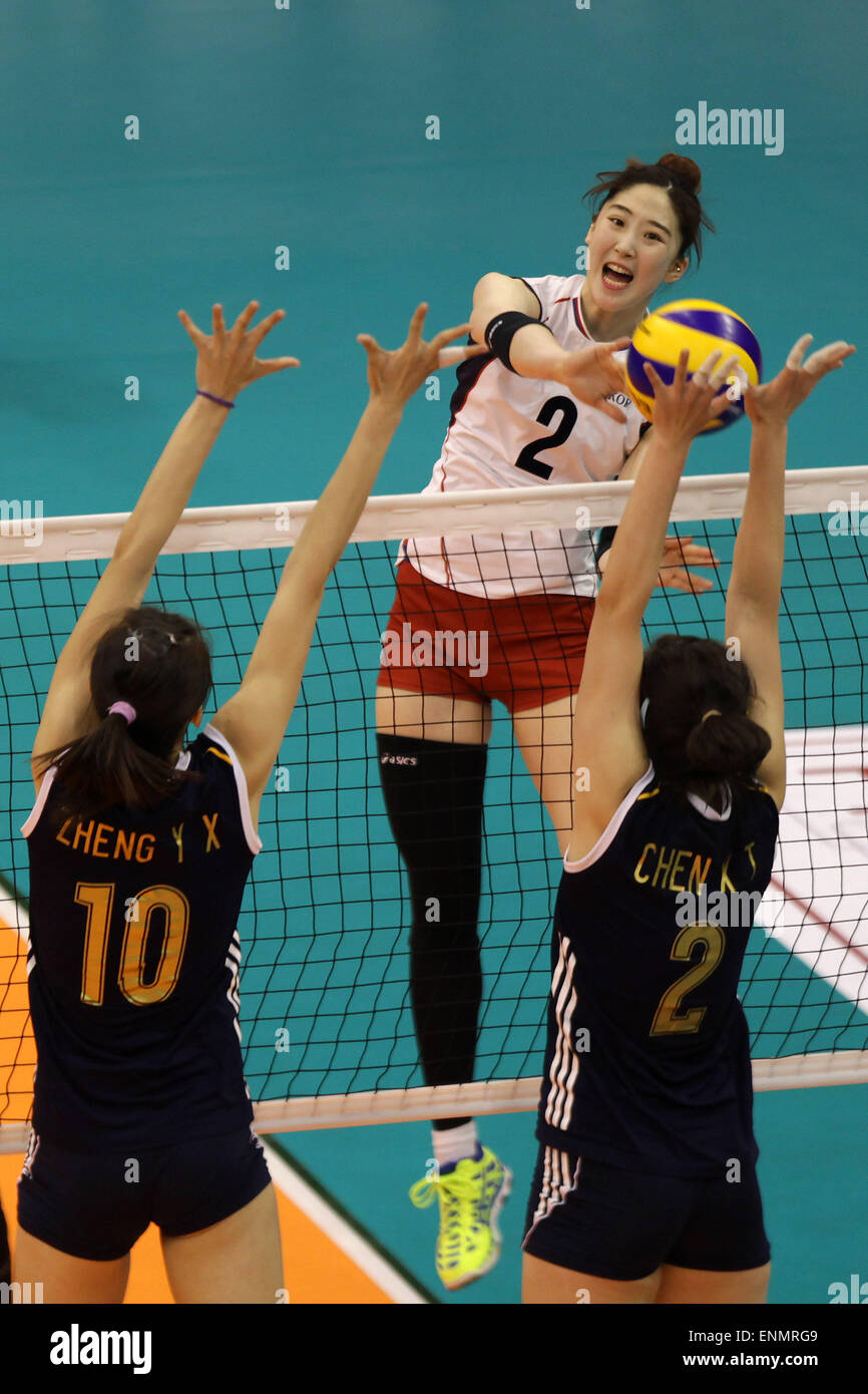 Pasig City, Philippines. 8th May, 2015. Go Yerim (top) of South Korea ...