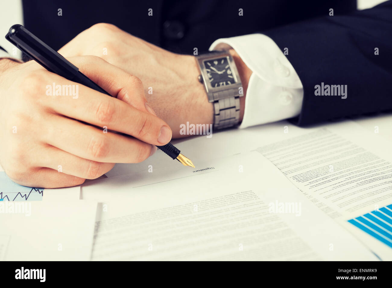 Signing contract vintage hi-res stock photography and images - Alamy