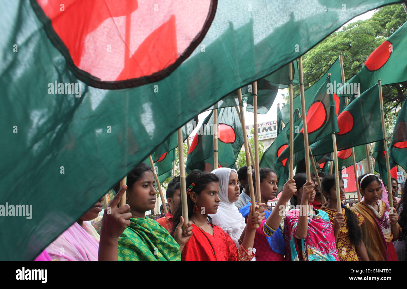 Bangladesh child labor garments hi-res stock photography and images - Alamy