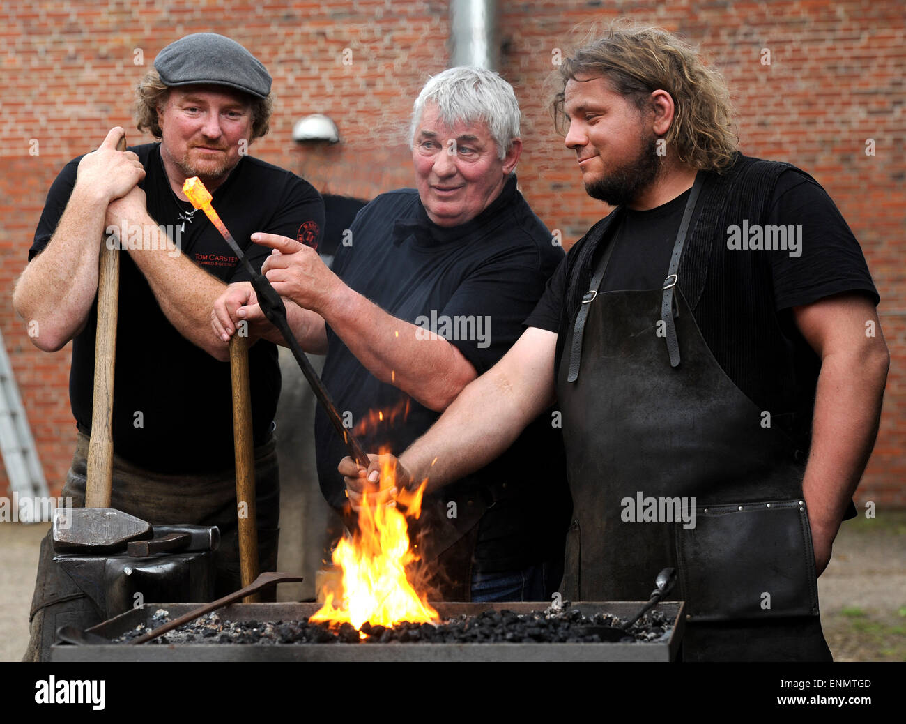 Friesoythe, Germany. 8th May, 2015. Actor Heinz Hoenig and smiths Tom ...