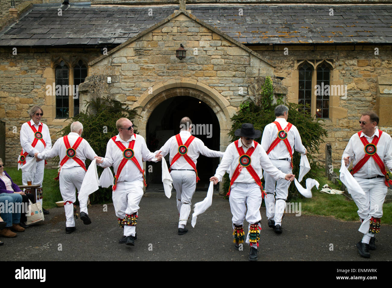 White Hart Morris Men at Cropthorne Walkabout, Worcestershire, England ...