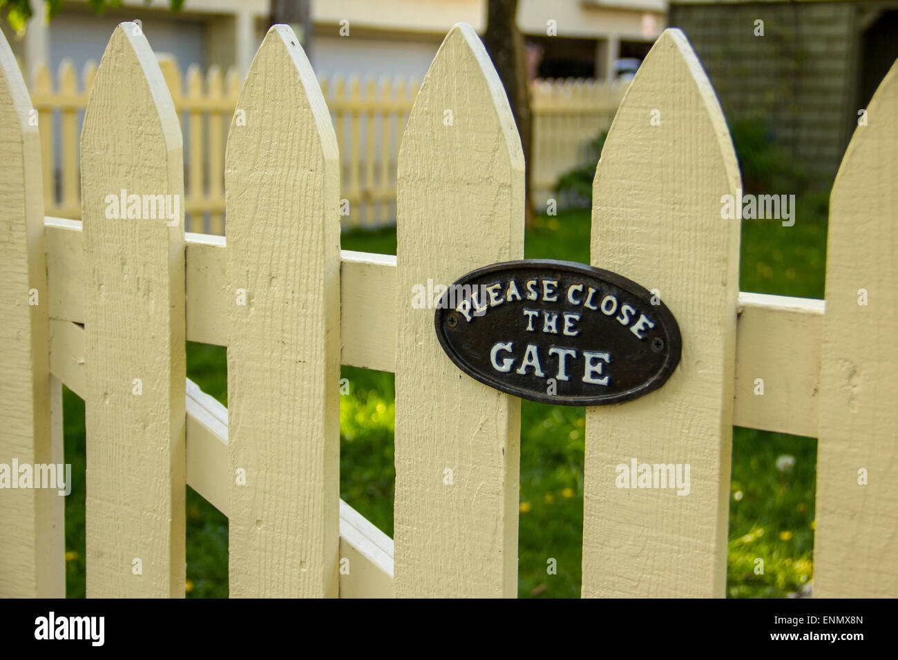 Picket fence gate hi-res stock photography and images - Alamy