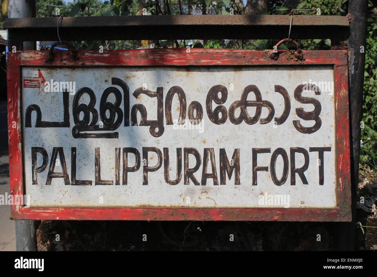 A sign in Hindi and English denoting the remains of Pallippuram Fort ...