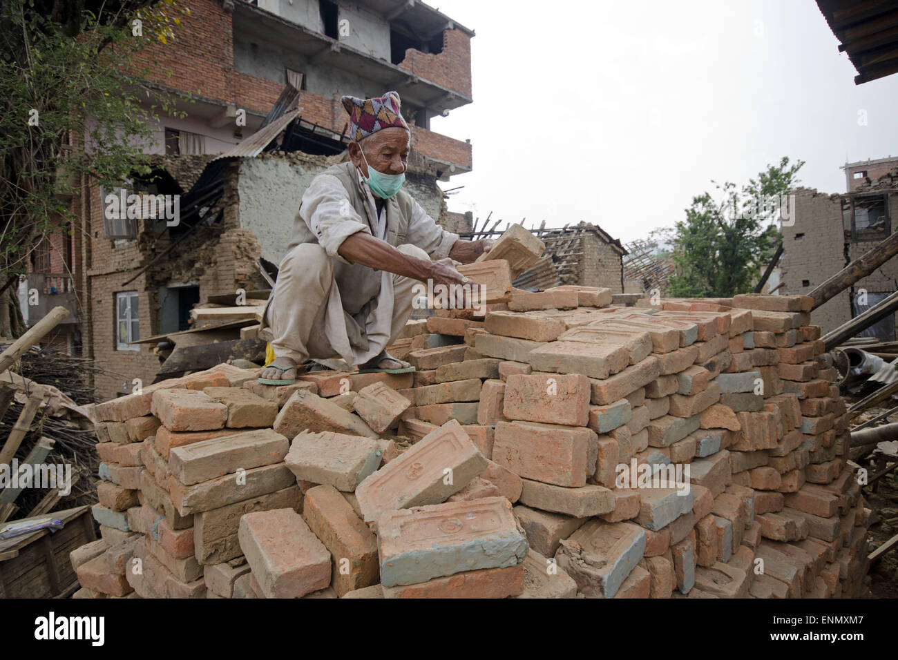 Hit the bricks hi-res stock photography and images - Alamy