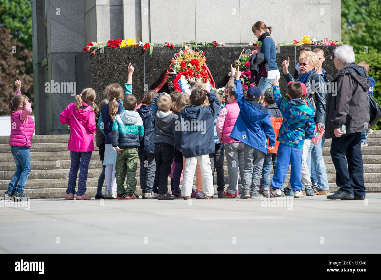 8 may 1945 children hi-res stock photography and images - Alamy