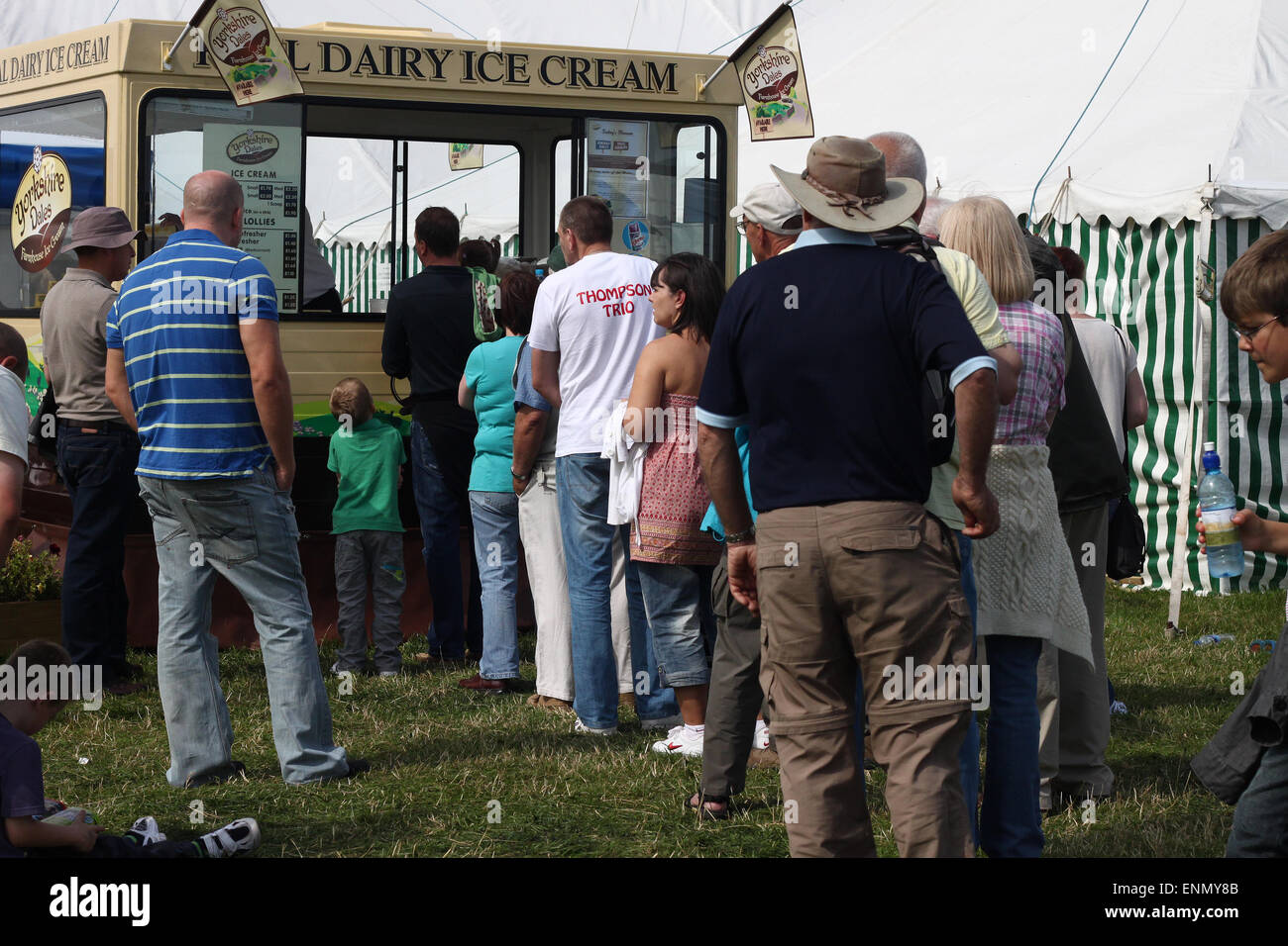 Queue for ice cream hi-res stock photography and images - Alamy