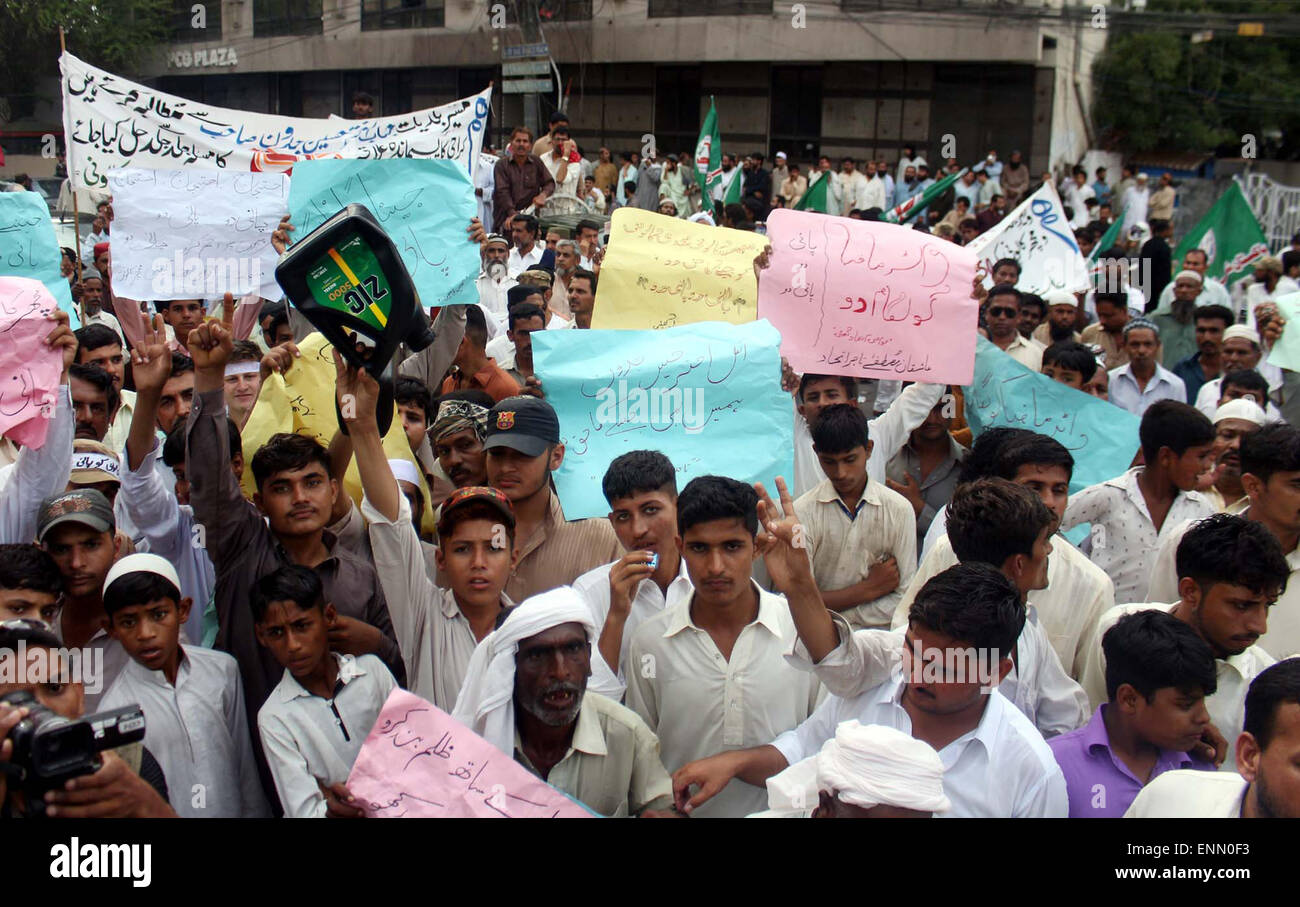 Machar colony karachi hi-res stock photography and images - Alamy
