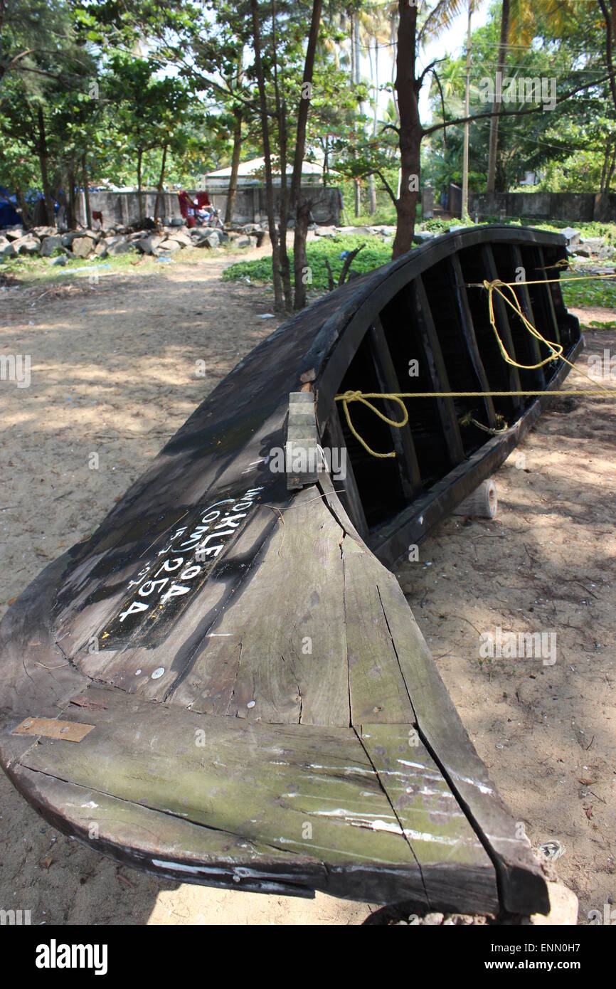 A high-prowed fishing canoe laid up on a beach on Vypeen Island Stock ...