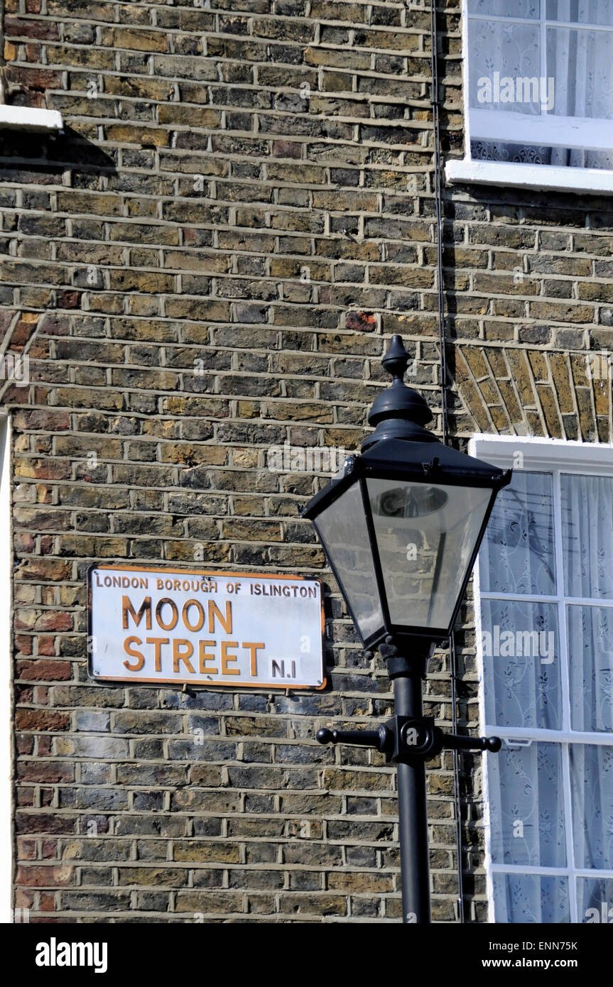 Sign post to london hi-res stock photography and images - Alamy