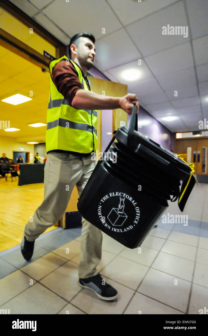 Ballot box ireland hi-res stock photography and images - Alamy