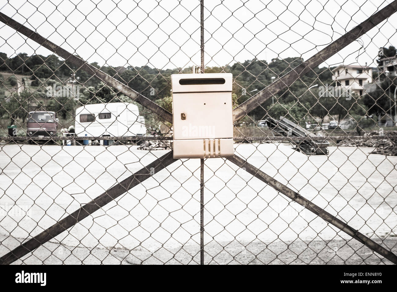 Geometric postbox fence. Wire mesh with postbox Stock Photo - Alamy