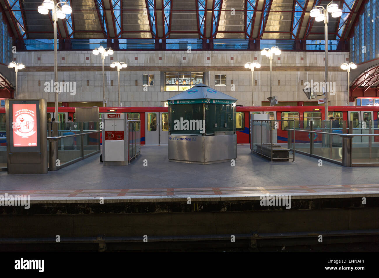 Dlr platform hi-res stock photography and images - Alamy