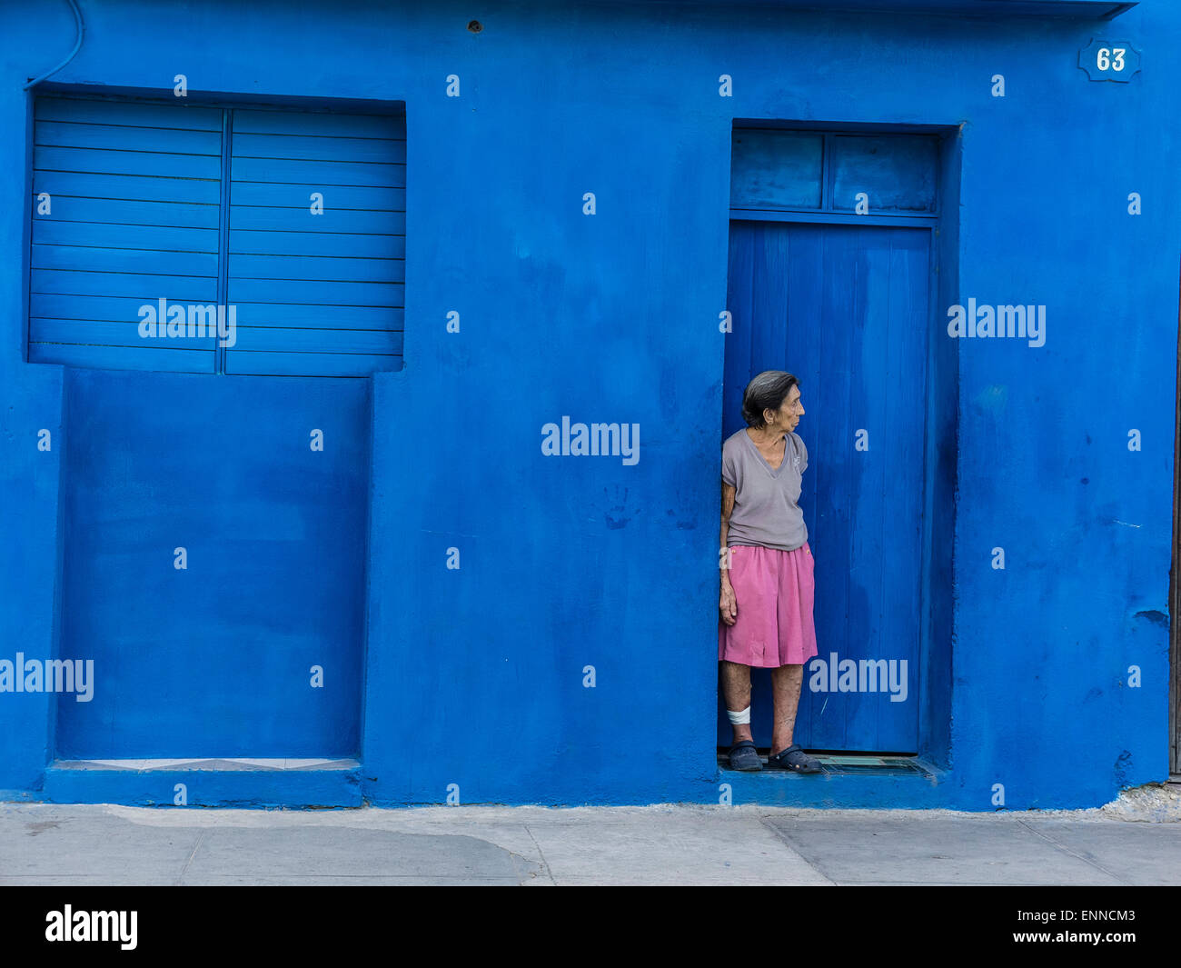 Elderly hispanic woman sad hi-res stock photography and images - Alamy