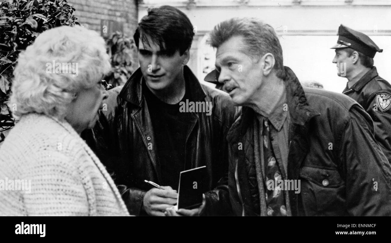 Knight moves 1992 christopher lambert hi-res stock photography and ...