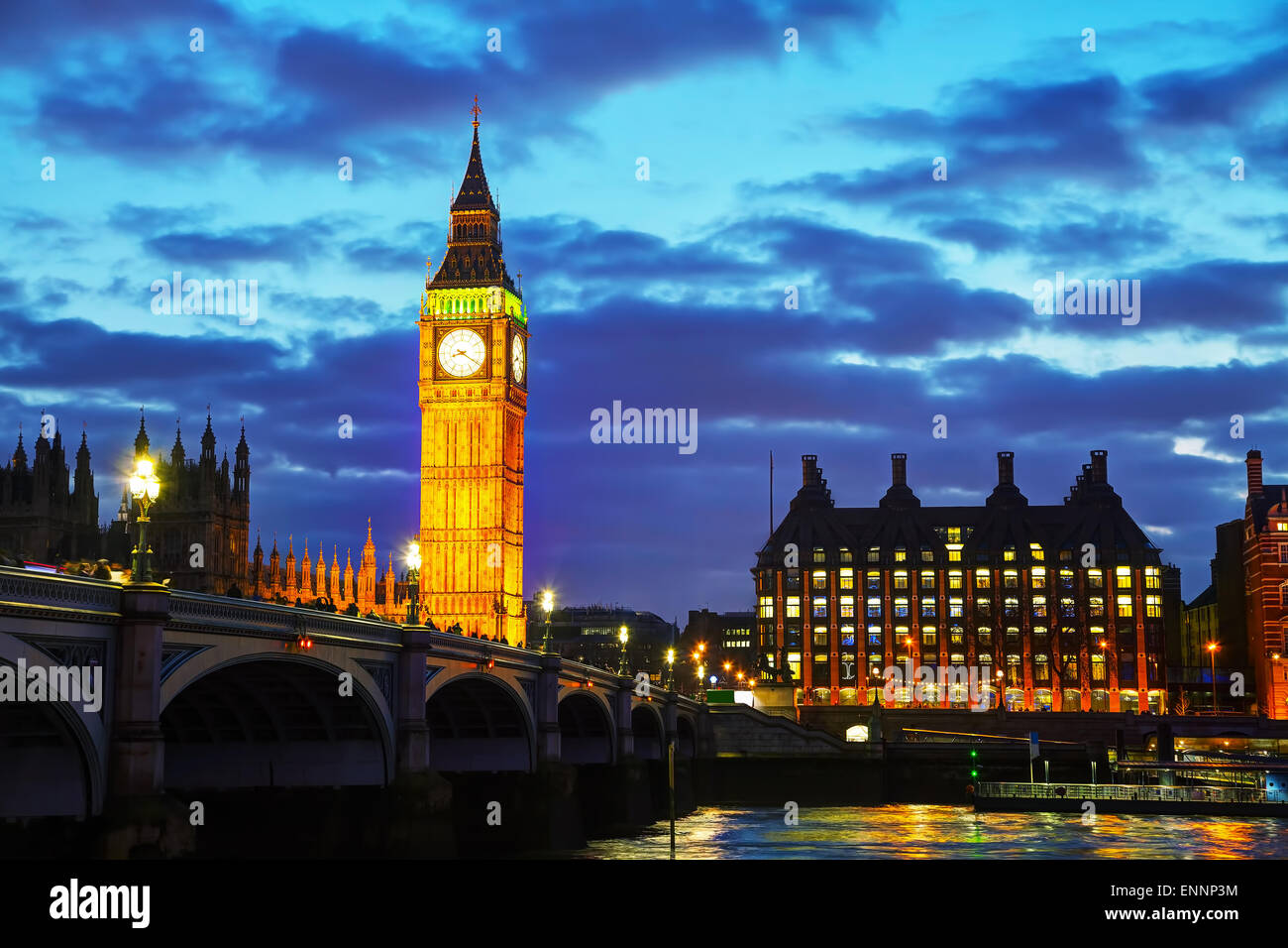 Overview of London with the Elizabeth Tower and Houses of Parliament ...