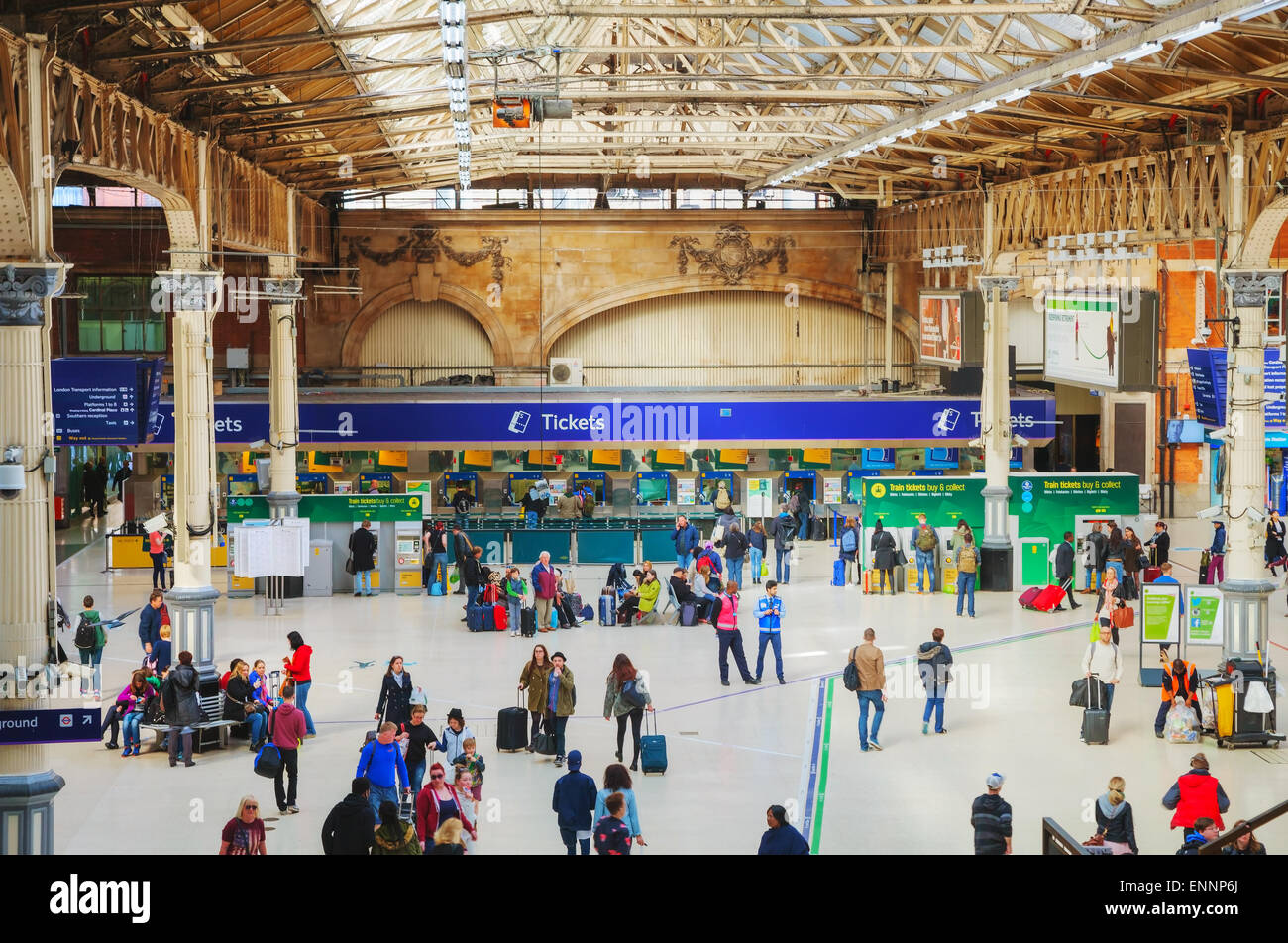 Inside victoria station london england hi-res stock photography and ...