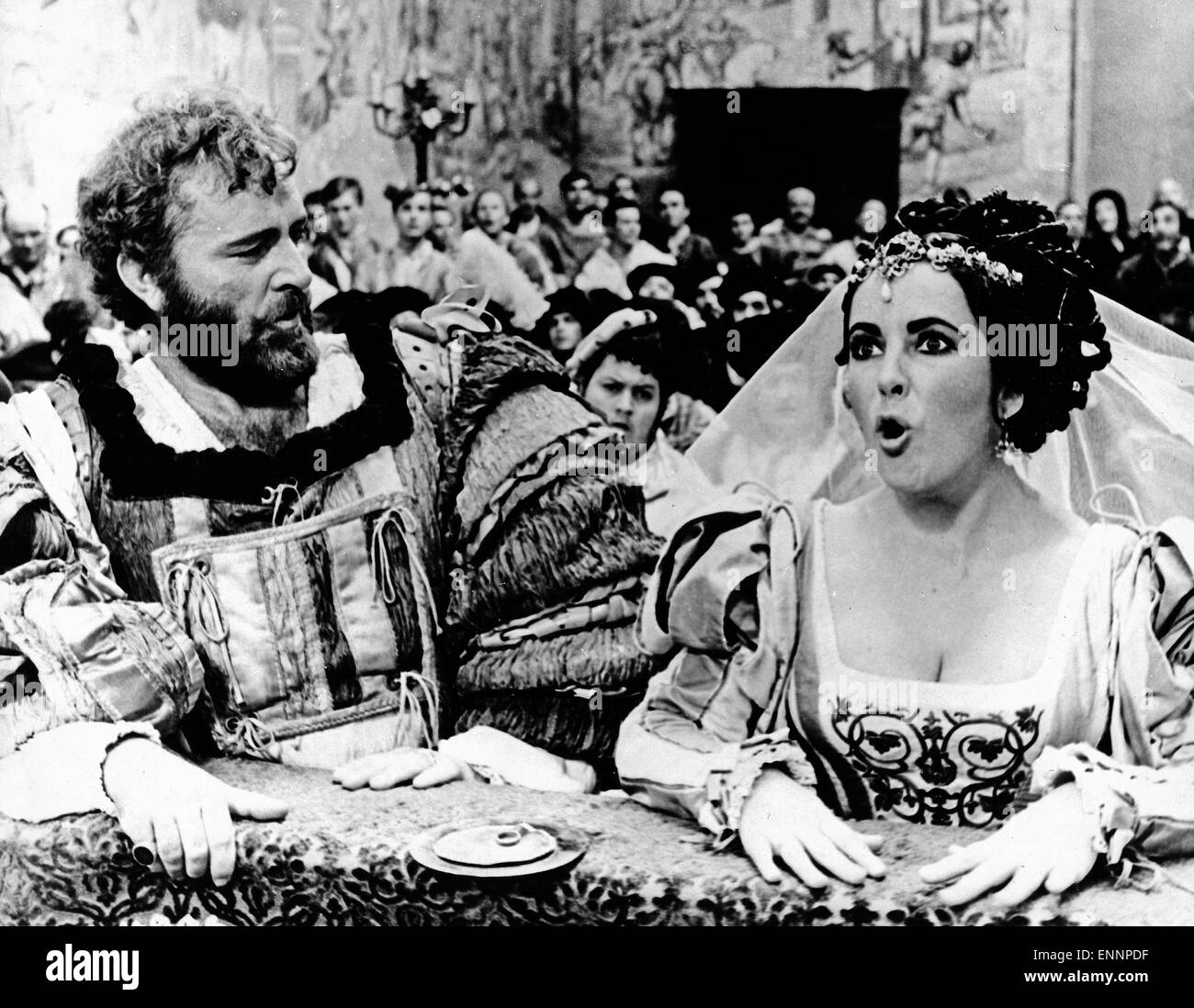 Elizabeth taylor taming shrew Black and White Stock Photos & Images - Alamy