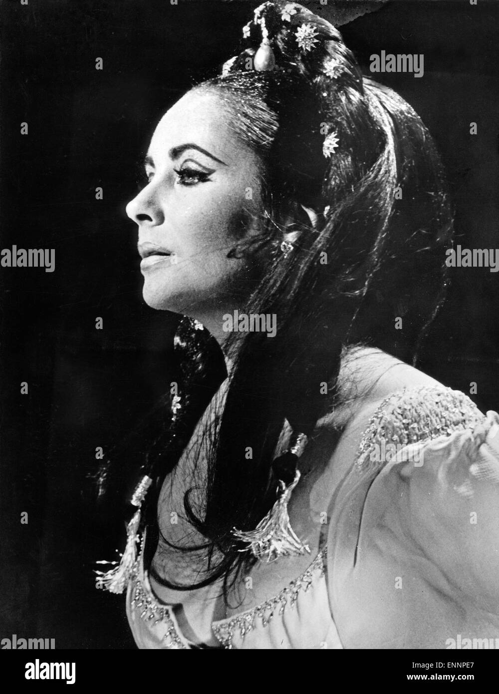 Doctor faustus 1967 elizabeth taylor hi-res stock photography and ...