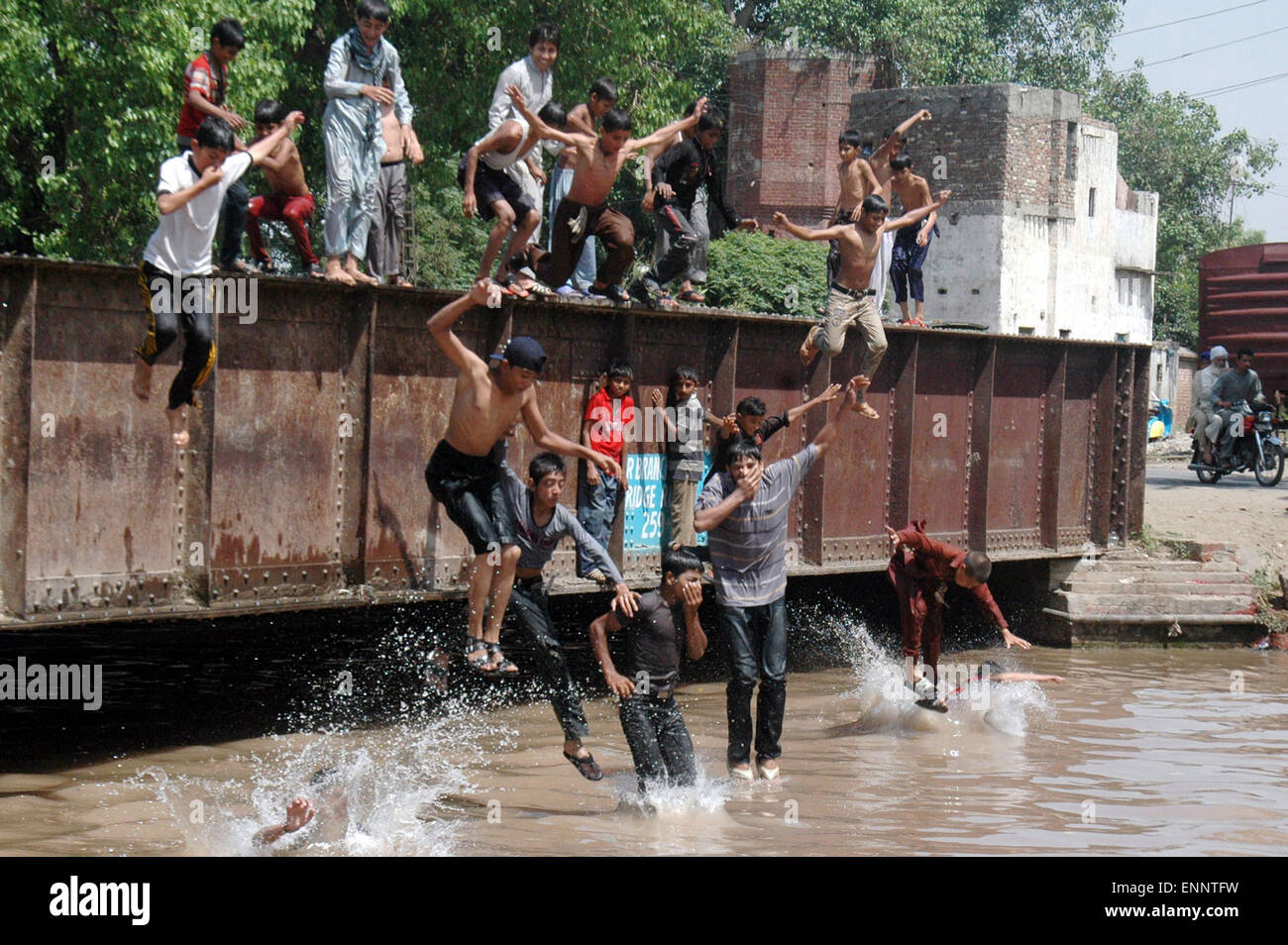 Pakistani boys hi-res stock photography and images - Alamy