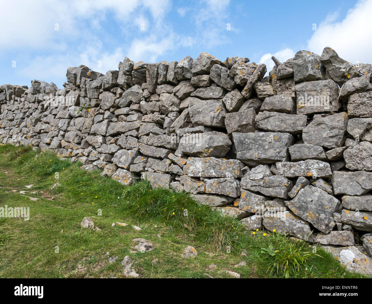 Dry fit stone wall hi-res stock photography and images - Alamy