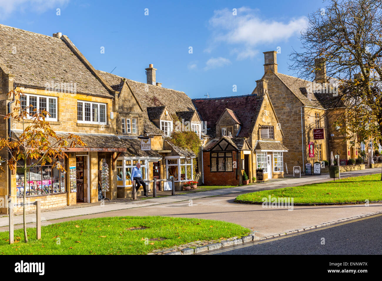 Broadway cotswolds hi-res stock photography and images - Alamy