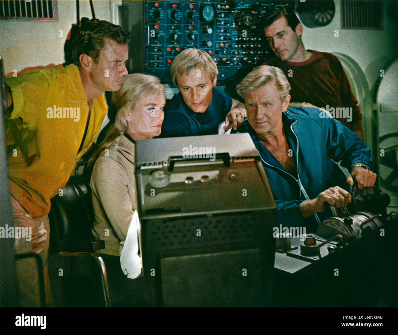 Around the world under the sea; USA; 1966; Unter Wasser rund um die ...