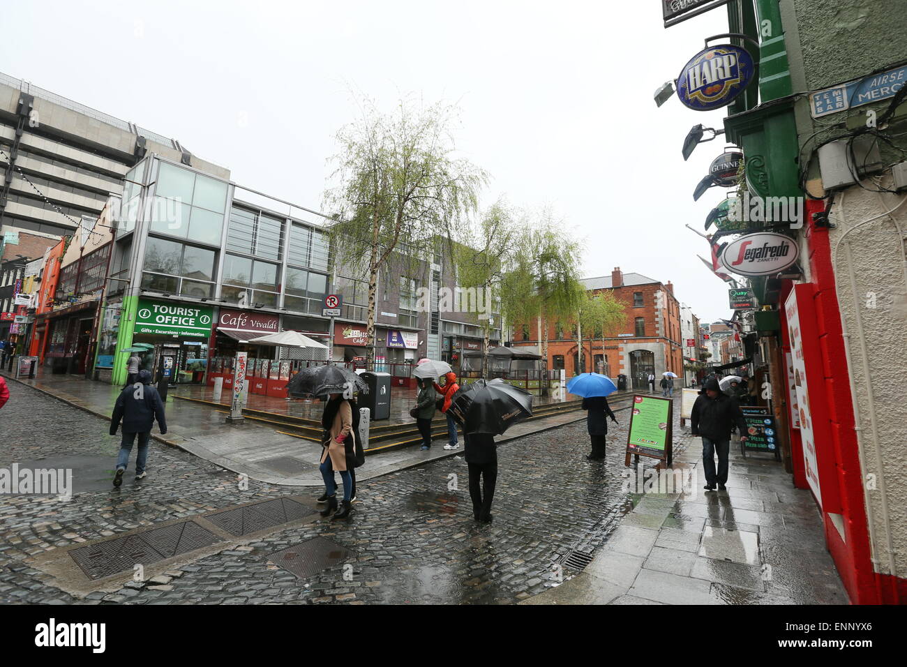 Temple Bar square in Dublin city centre during a period of heavy ...