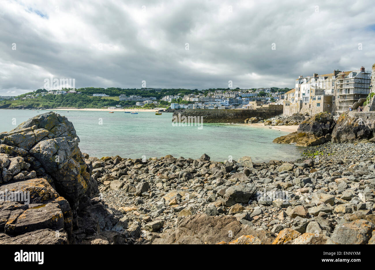 Rocky beach at St Ives in Cornwall, pretty houses overlook the sea ...