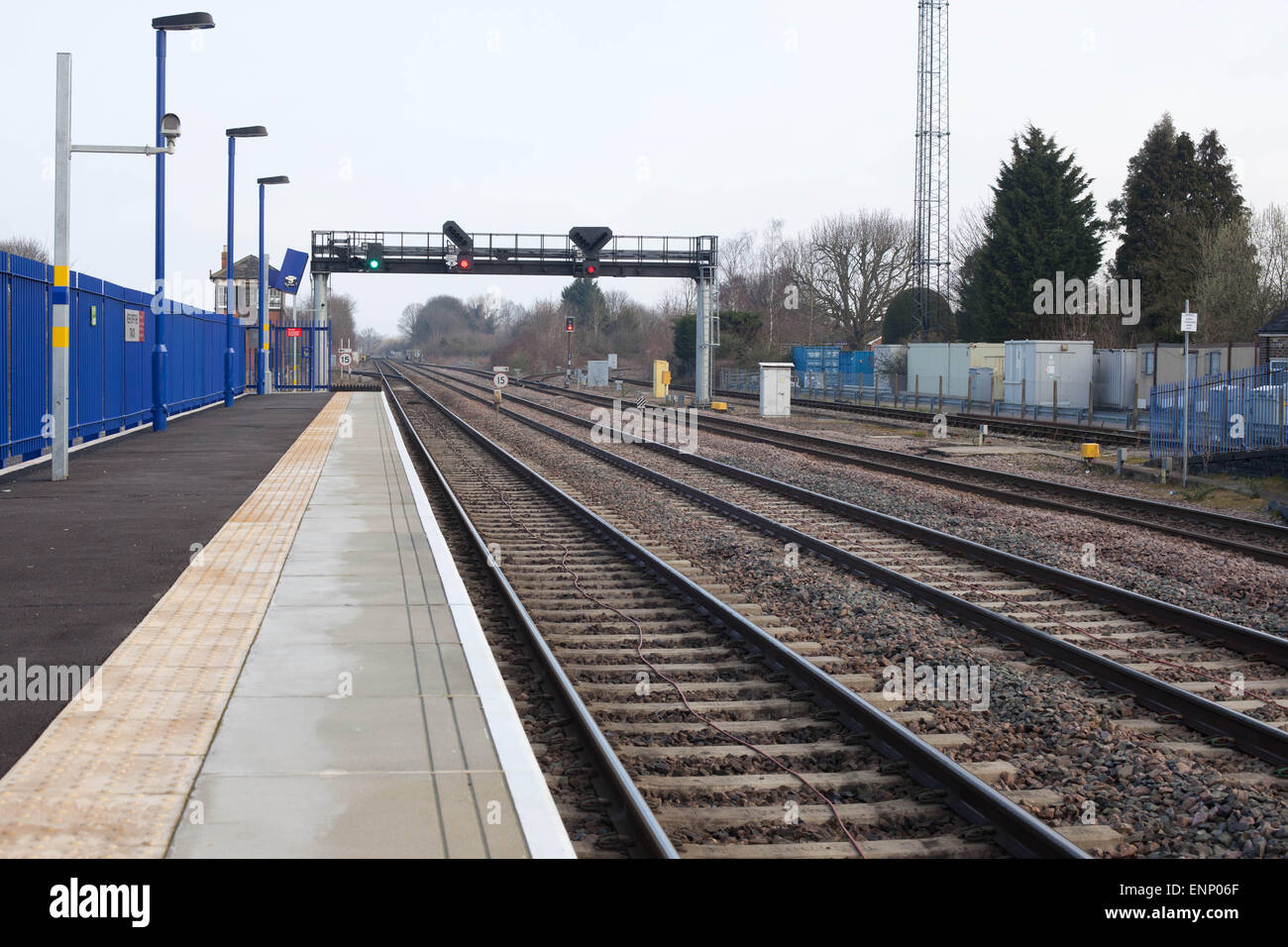 Red and green railway signals hi-res stock photography and images - Alamy