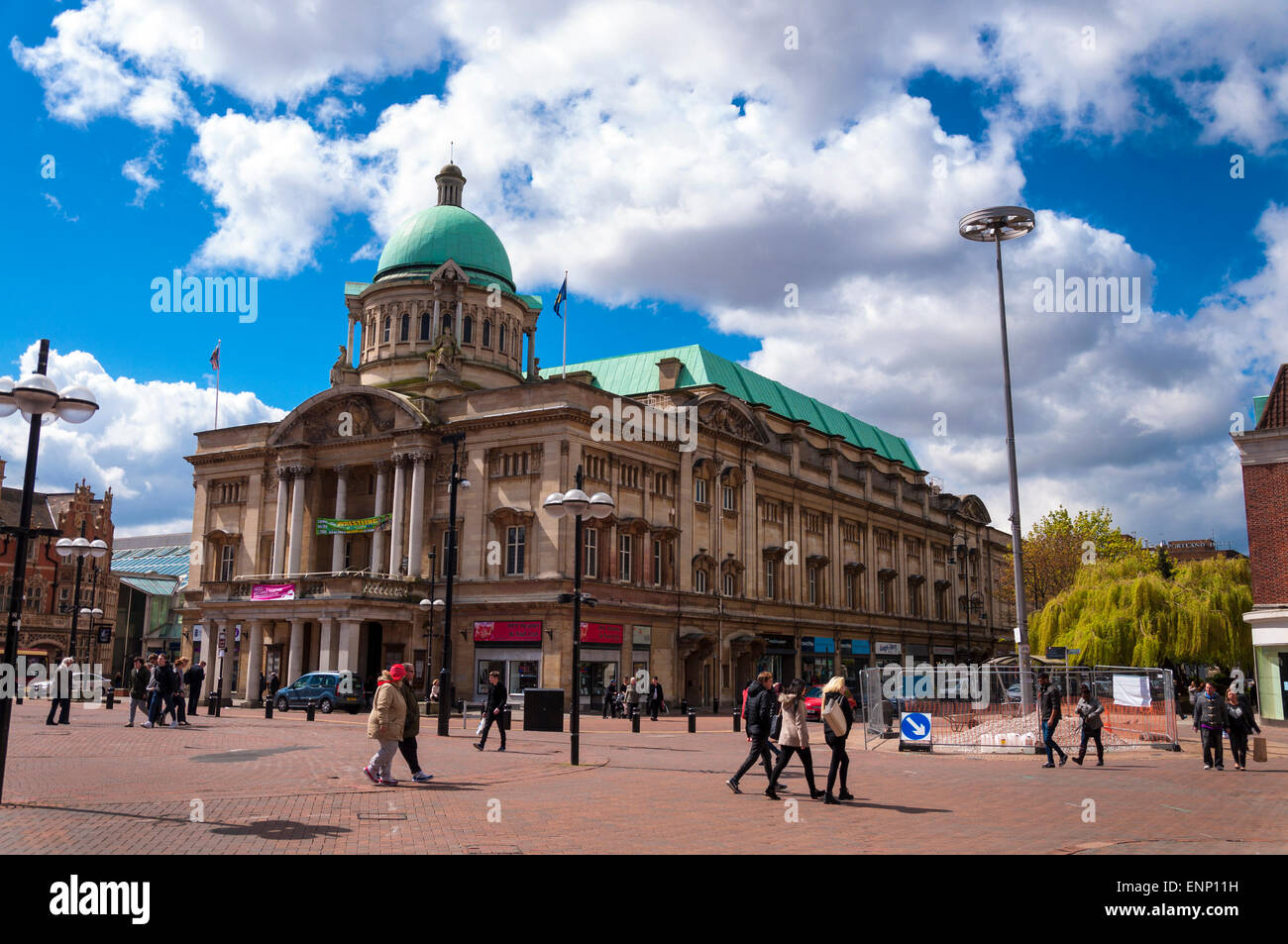 City Hall (right) on Queen Victoria Square in Kingston upon Hull East ...