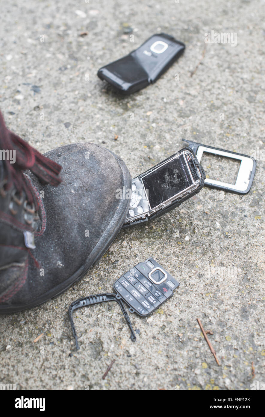 Old broken mobile phone. Boot crease phone Stock Photo - Alamy