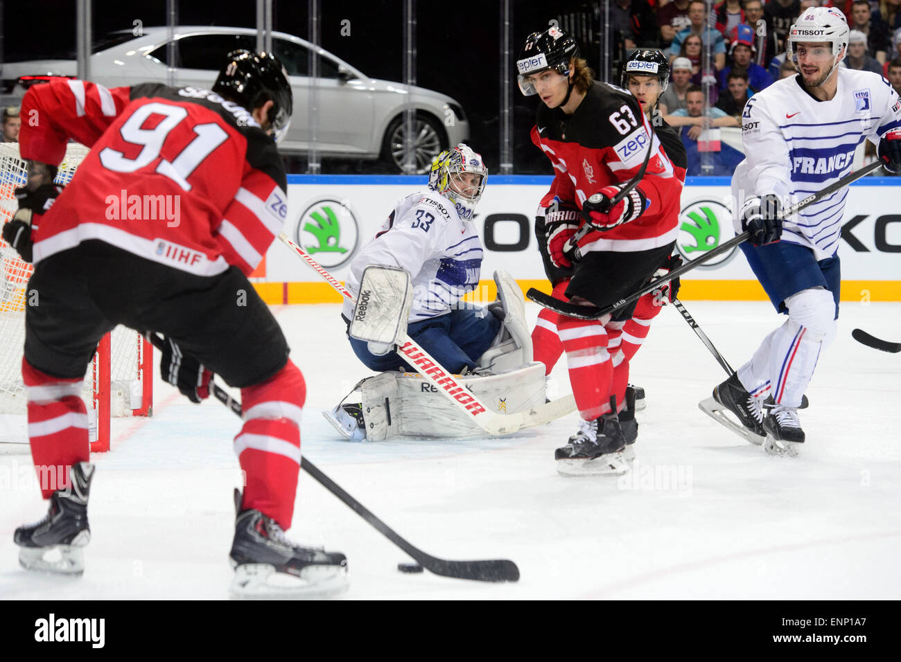 Prague, Czech Republic. 9th May, 2015. Tyler Seguin (left, CAN) shoots ...