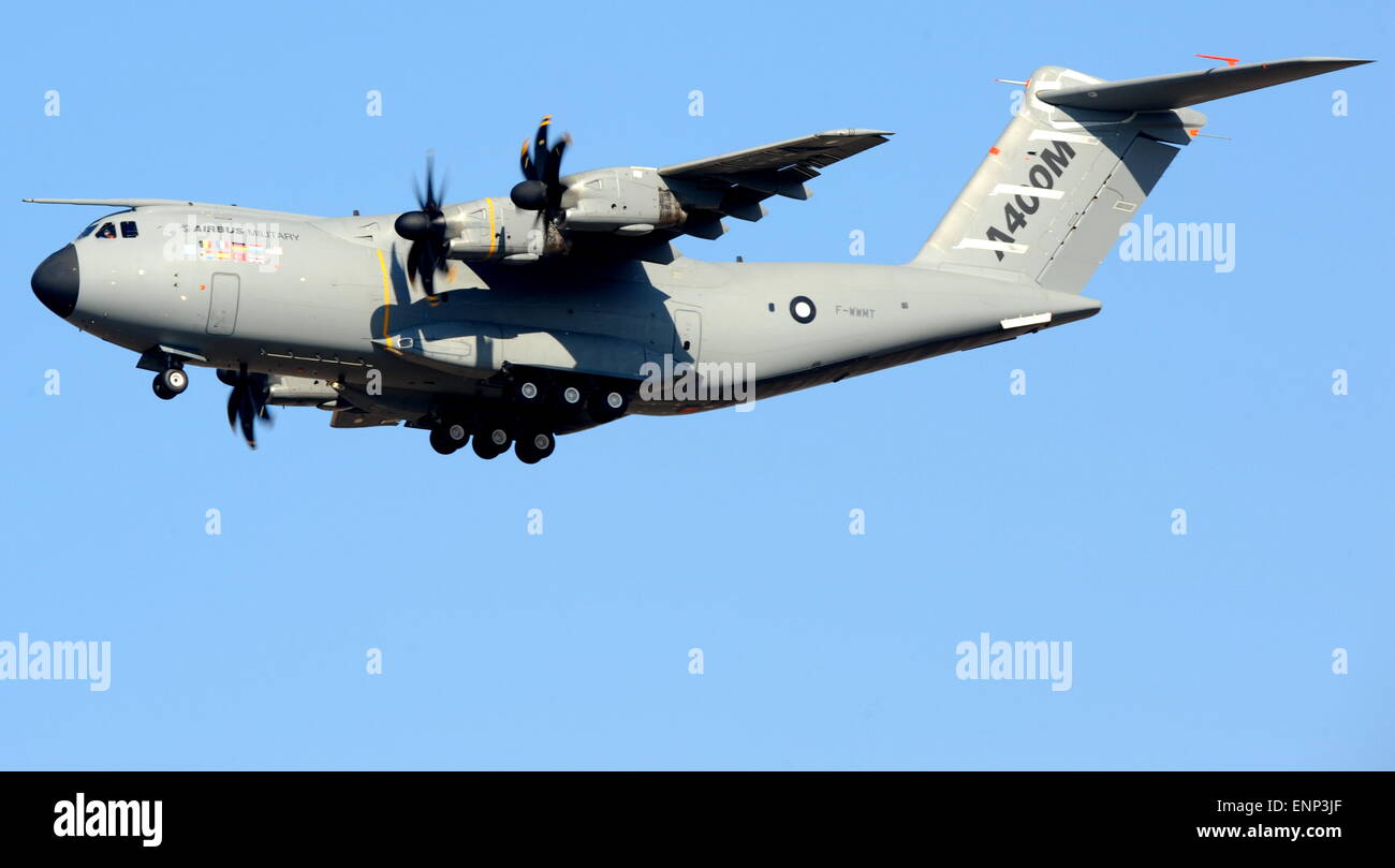 Four engined plane hi-res stock photography and images - Alamy